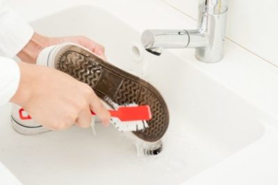 8-Step Guide to Safely Wash Shoes in Washer (+ Why Pre-Wash Is a Must ...